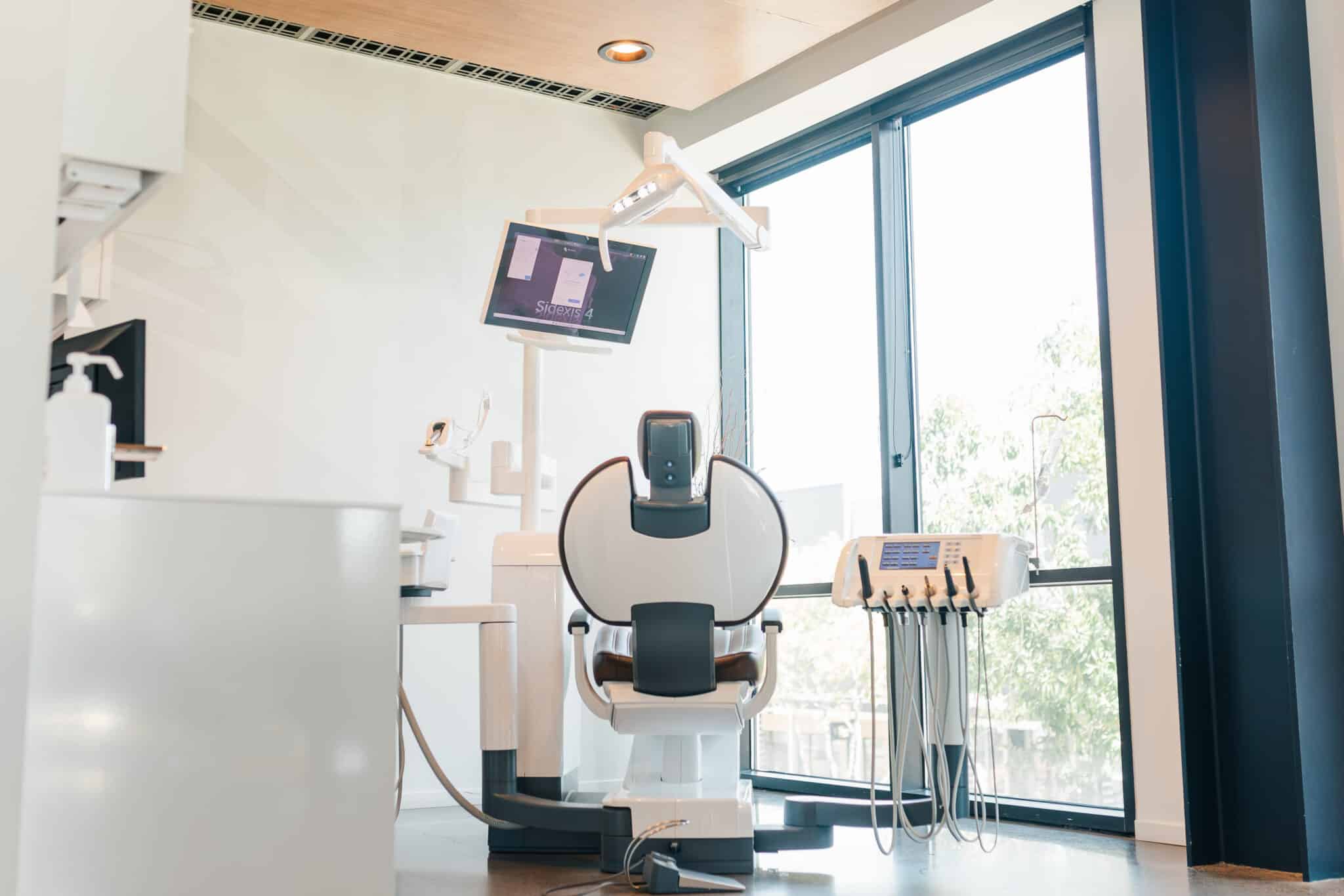 Welcome to Arizona Smiles | Your Smile, Our Priority | Dr. Sam Bollwinkel